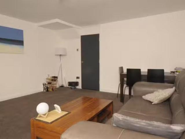 For Rent! 2 bedroom flat for rent in Atkins Close, Cambridge.