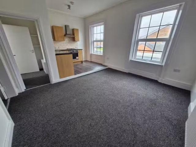Cozy 2 bedroom flat for rent in Bebington Road, Birkenhead, Wi.