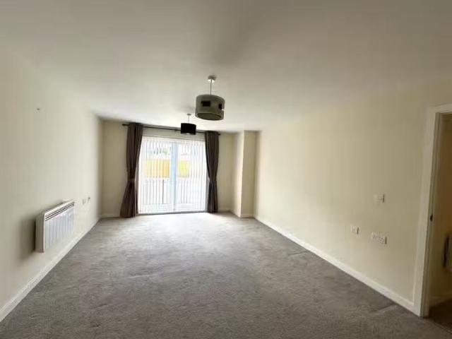 Deal! 2 bedroom flat for rent in Discovery House, Susans Road.