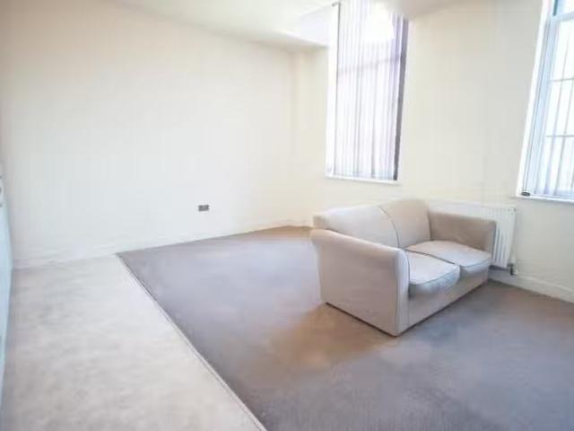 For Rent! 2 bedroom flat for rent in Ferensway, Hull, East Rid.