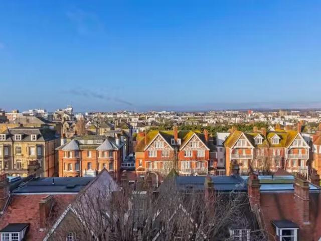 Rental! 2 bedroom flat for rent in Grand Avenue, Hove, BN3