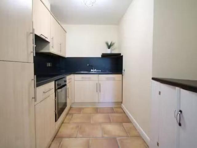 Deal! 2 bedroom flat for rent in Jubilee Court, Victoria Road.