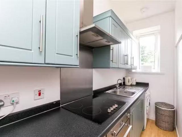 Just in! 2 bedroom flat for rent in Skene Square, City Centre.