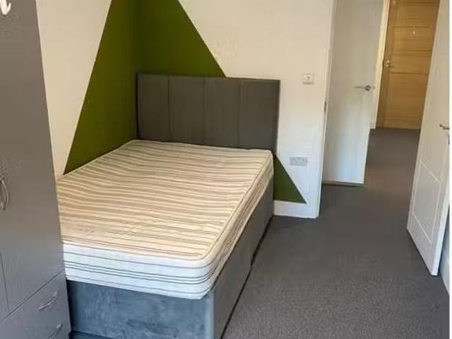 Cheap 2 bedroom flat for rent in Straits Parade, Bristol, BS16