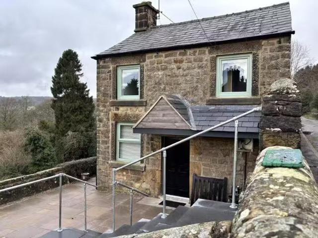 Nice 2 bedroom house for rent in Fern Cottage, Hallmoor Road.