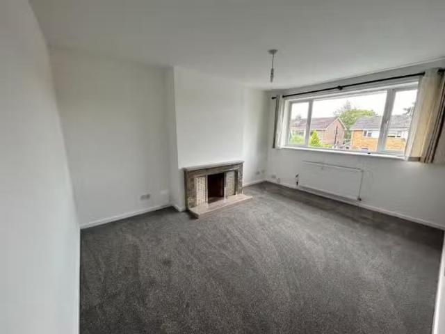 Just in! 2 bedroom maisonette for rent in Mockley Wood Road, K.