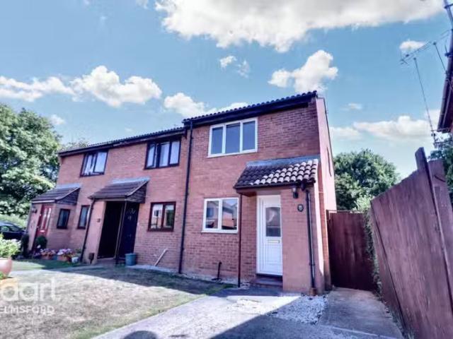 Deal! 2 bedroom semi detached house for rent in Villiers Place.