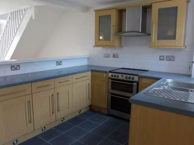 Charming 2 bedroom semi detached house for rent in Kiln Croft.