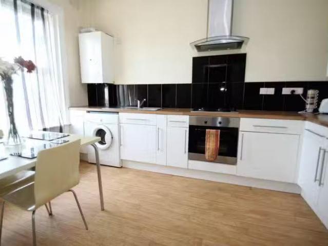 Nice 2 bedroom property for rent in Gerald Road, Bournemouth.