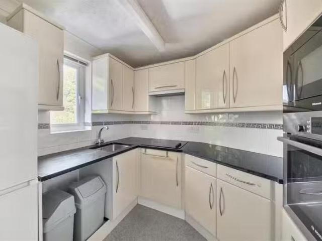 Just in! 2 bedroom retirement property for rent in Avon Lodge.