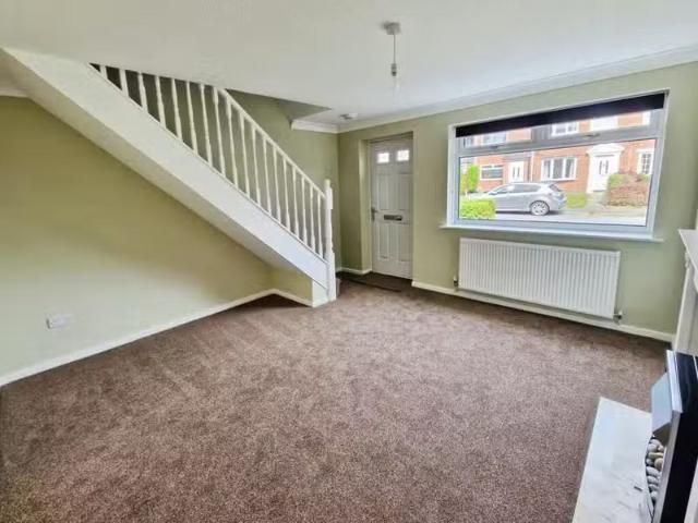 For Rent! 2 bedroom town house for rent in Oakway, Birkenshaw.