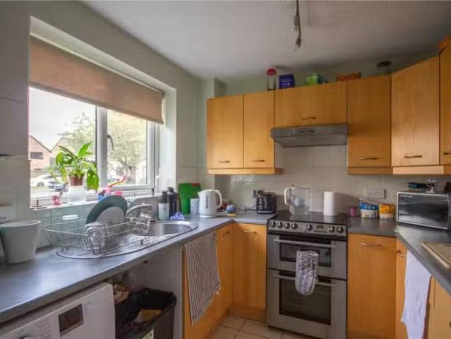 Deal! 2 bedroom terraced house for rent in Cooks Close, Bradle.