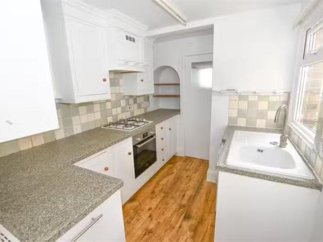 Rental! 2 bedroom terraced house for rent in Camp View Road, S.