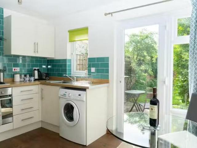 Deal! 2 bedroom terraced house for rent in Burden Close, Bradl.