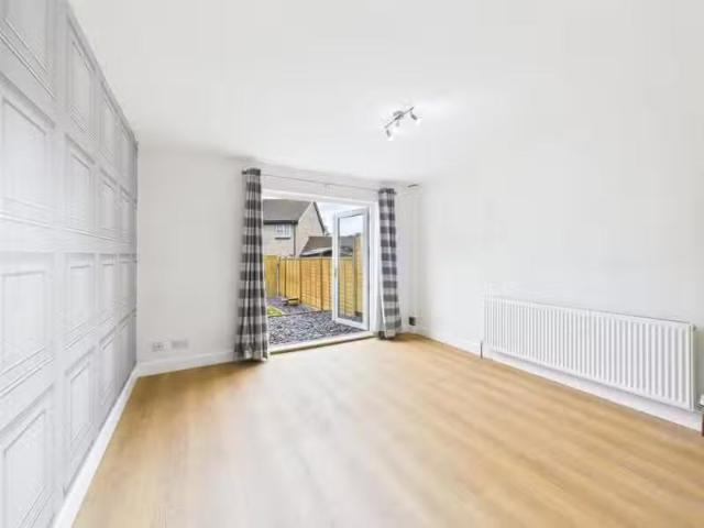 Just in! 2 bedroom terraced house for rent in Kennmoor Close.
