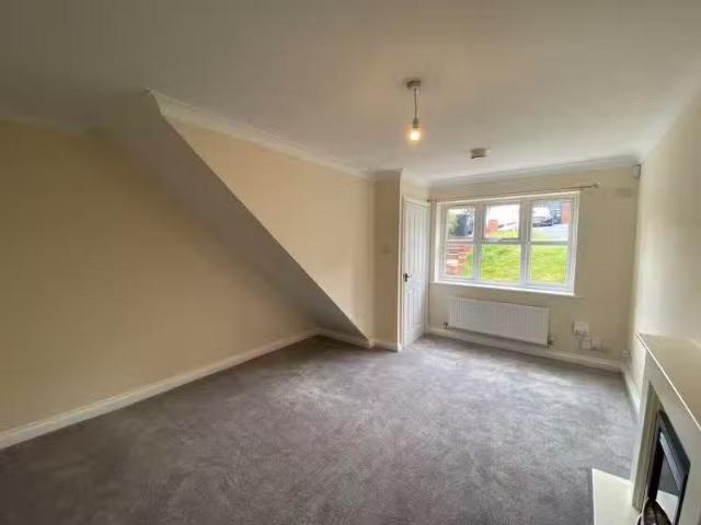 Cheap 2 bedroom terraced house for rent in Humber Gardens, Hal.