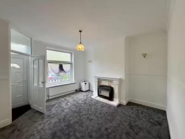 Charming 2 bedroom terraced house for rent in Pinder Street, N.