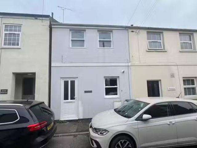Unique 2 bedroom terraced house for rent in Upper Bath Street.