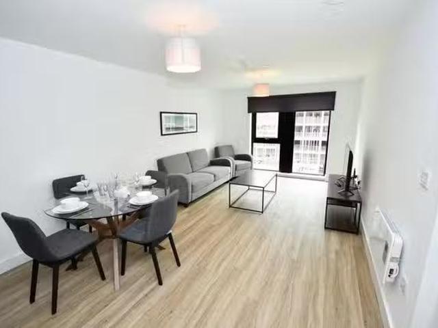 Nice 2 BR Naylor Street