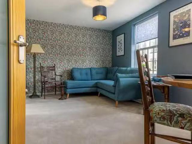 Cheap 2 BR Old Street
