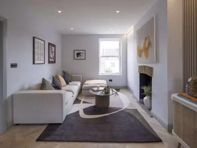 Cozy 2 BR Ashmore Road