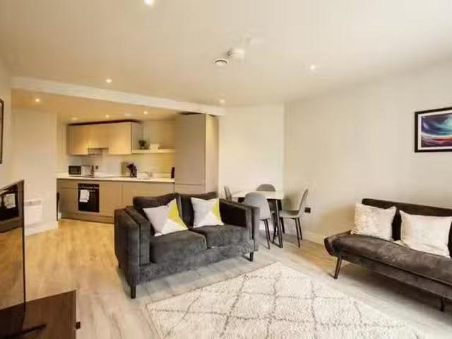 Charming 2 BR Broad Street