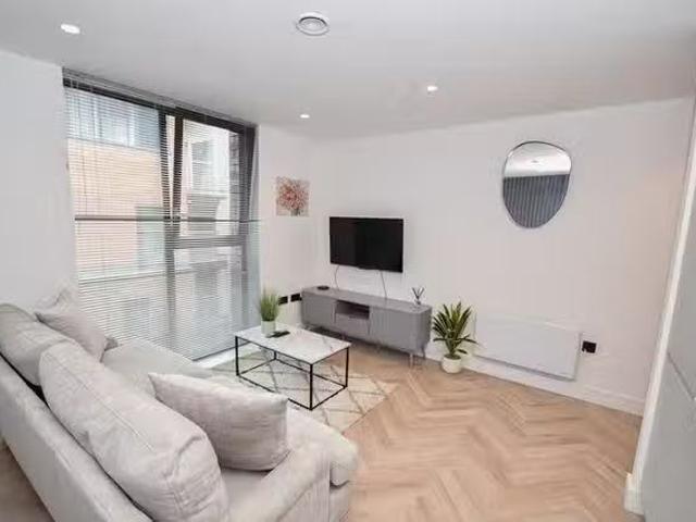 Cozy 2 BR Ducie Street