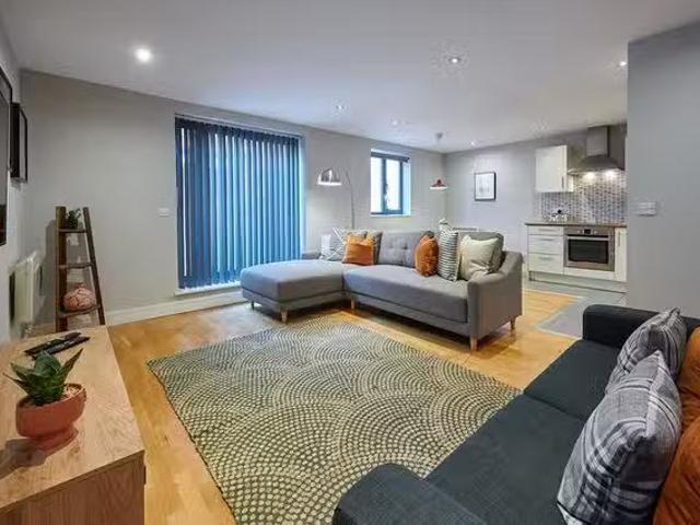 Charming 2 BR Duke Street