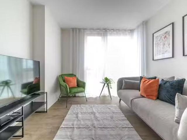 Unique 2 BR Esinteraction Street