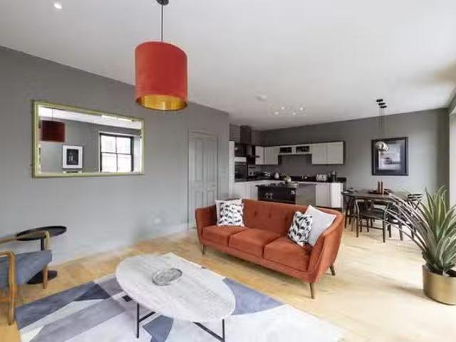 Deal! 2 BR George Street