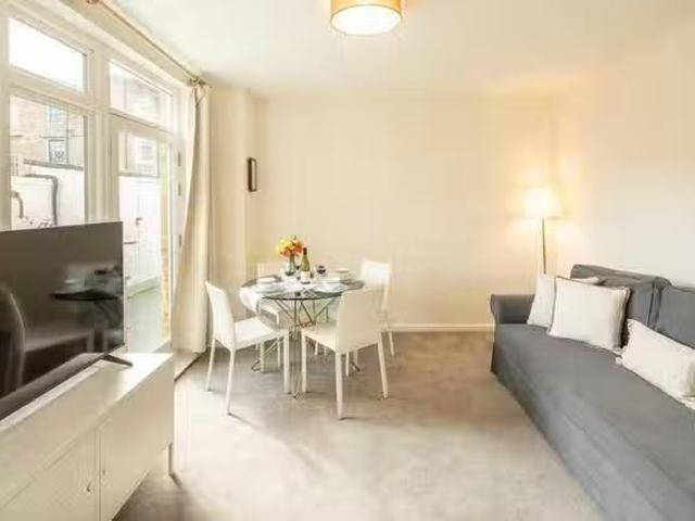 For Rent! 2 BR Gloucester Place