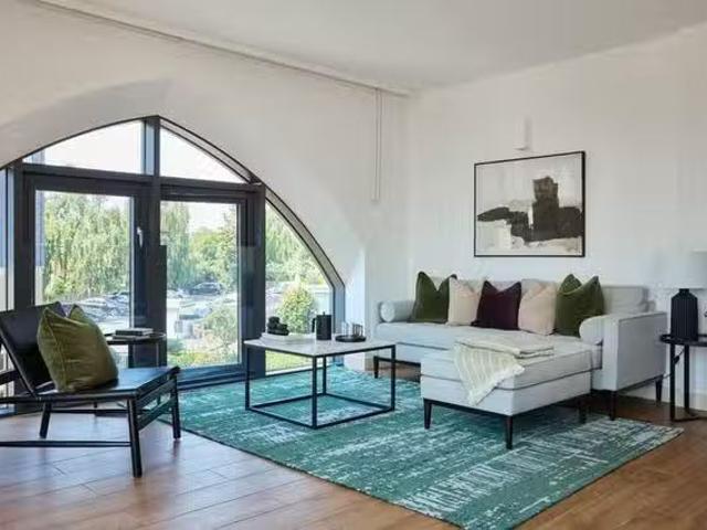 Rental! 2 BR Holland Gardens