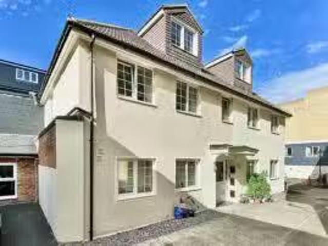 Cozy 2 BR Property & Houses to Rent: Bakehouse Mews,, Aldershot
