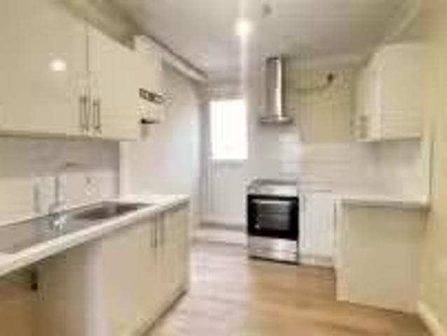 Unique 2 BR Property & Houses to Rent: Camp Road, Farnborough.