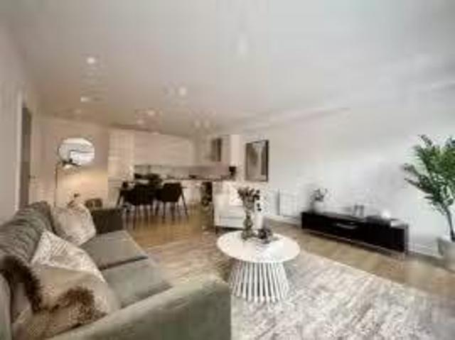 Cheap 2 BR Property & Houses to Rent: Victoria Road, Aldershot.