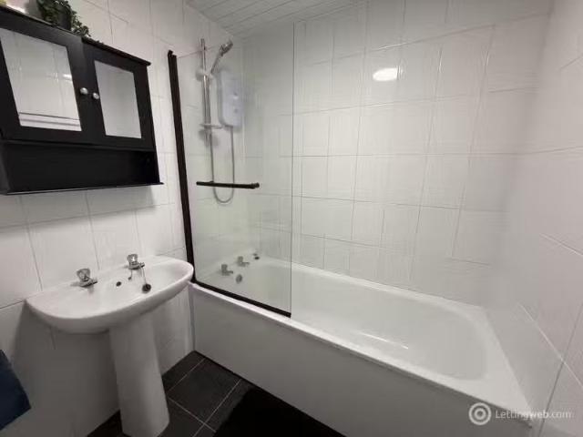 Cozy 2 BR Property to rent in 3C, Arbroath Road, Dundee, DD4 6EW