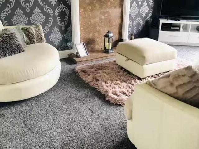 For Rent! 2 BR Property to rent in 11A, Crossclyde View, Cross.