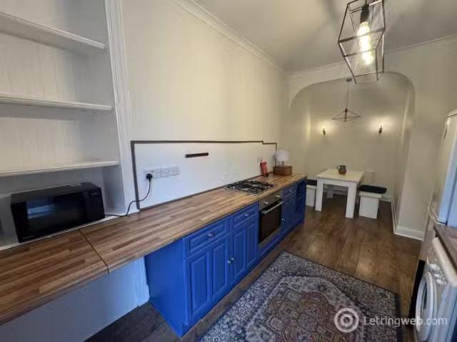Cheap 2 BR Property to rent in 1/R, 2 Molison Street, Dundee.