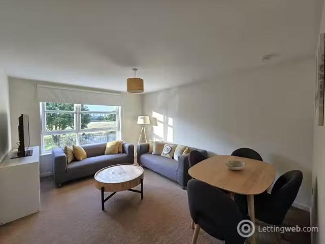 Cozy 2 BR Property to rent in 42C Erroll Street, Aberdeen, AB2.
