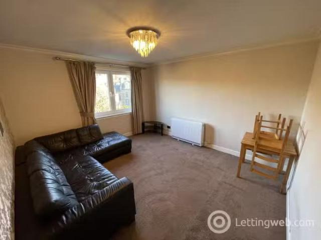 Cozy 2 BR Property to rent in 4 Tullideph Road, DD2 2PN