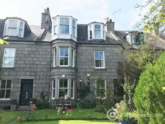 Nice 2 BR Property to rent in 65 Hardgate, First Floor Right.