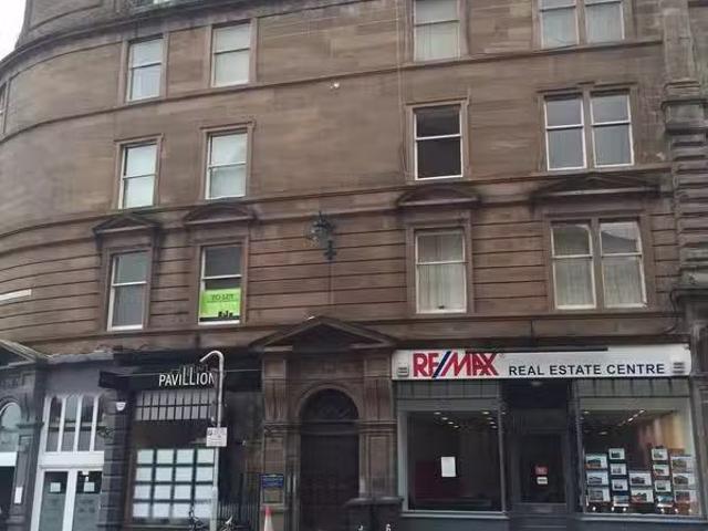 For Rent! 2 BR Property to rent in 6 4/1, Whitehall Crescent.