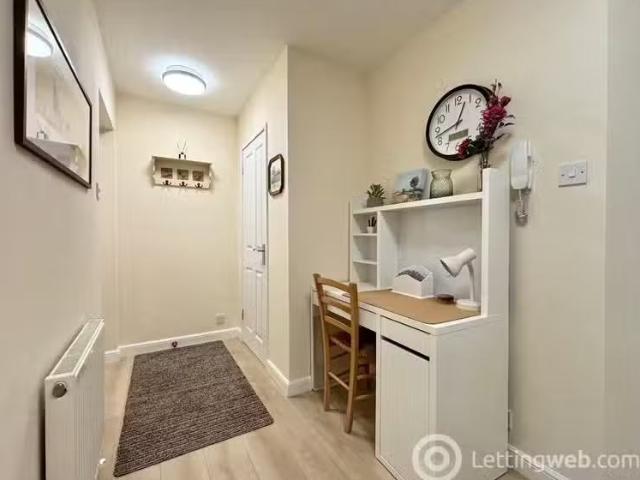 Nice 2 BR Property to rent in Caroline Apartments, Forbes Stre.