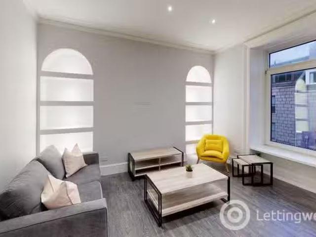 For Rent! 2 BR Property to rent in Crown Street, City Centre.
