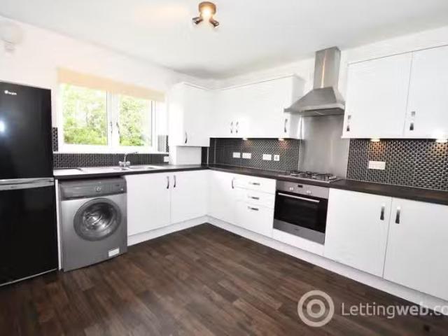 Cheap 2 BR Property to rent in Cypress Place, Inverness, IV2