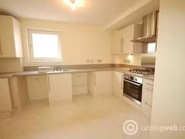 Cheap 2 BR Property to rent in Ashwood Gait, Edinburgh