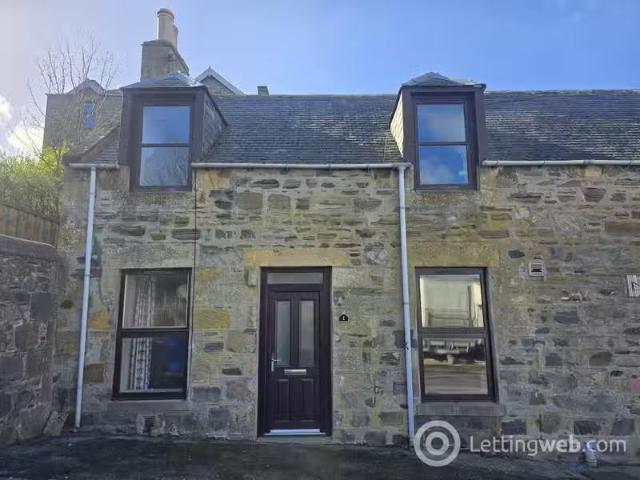 Cozy 2 BR Property to rent in Baron Street, Buckie, Moray, AB5.