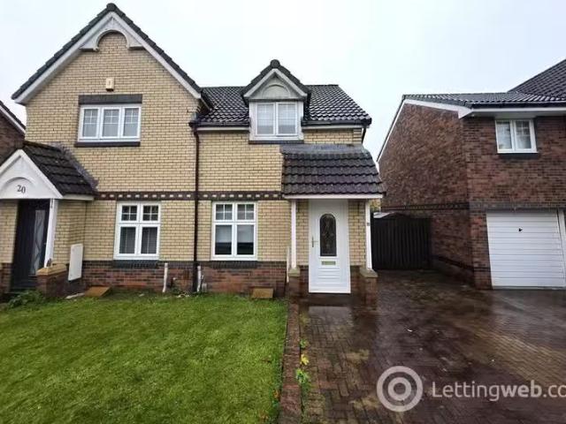 Charming 2 BR Property to rent in Brookfield Drive, Robroyston.