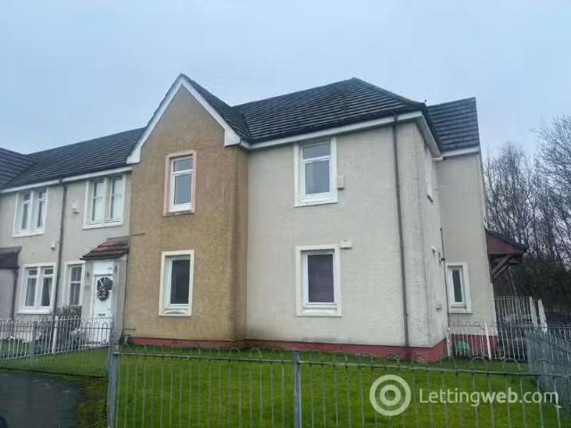 Cheap 2 BR Property to rent in Burnside Crescent, Blantyre, G7.