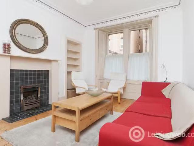 Nice 2 BR Property to rent in Gardner’s Crescent, Edinburgh, E.